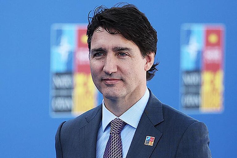 ‘Christmas In Rockefeller Center’: GwenStefani & More Stars Dazzle ...