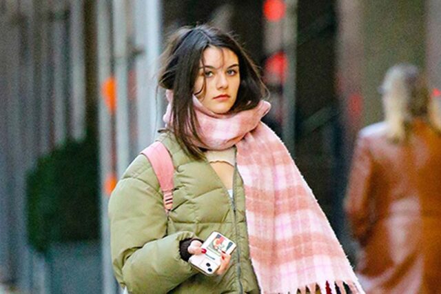 Suri Cruise, 16, Rocks Erupted Pants & Very Closely Resembles Mother ...