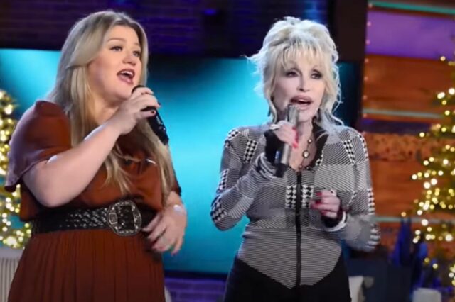 Kelly Clarkson & Dolly Parton Fit Unrehearsed Execution Of 'I Will ...