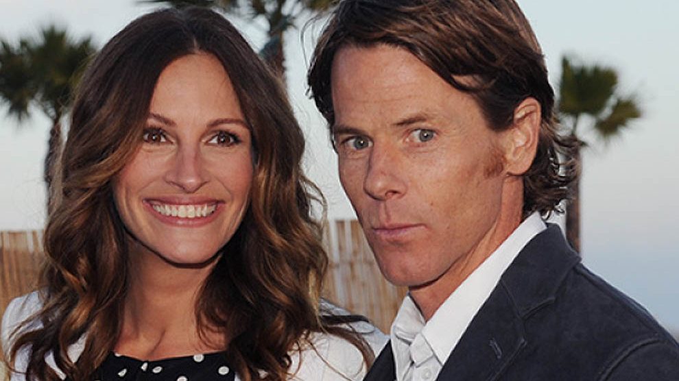 Julia Roberts Looks Affectionately Into Spouse Danny Moder's Eyes In ...